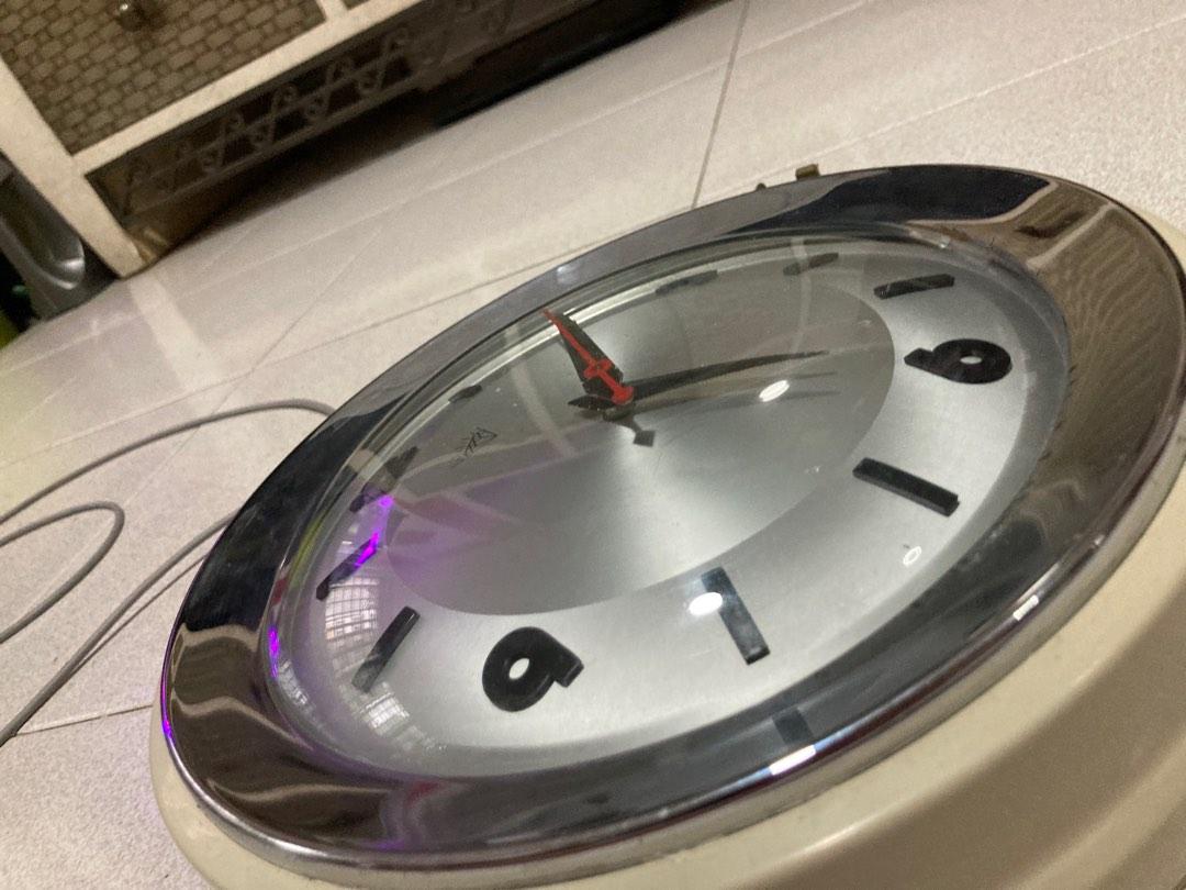 Diamond brand wall clock in working condition, Hobbies & Toys ...