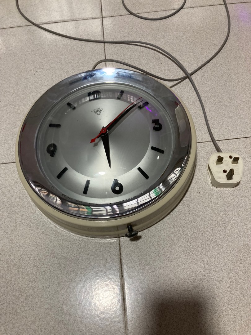 Diamond brand wall clock in working condition, Hobbies & Toys ...