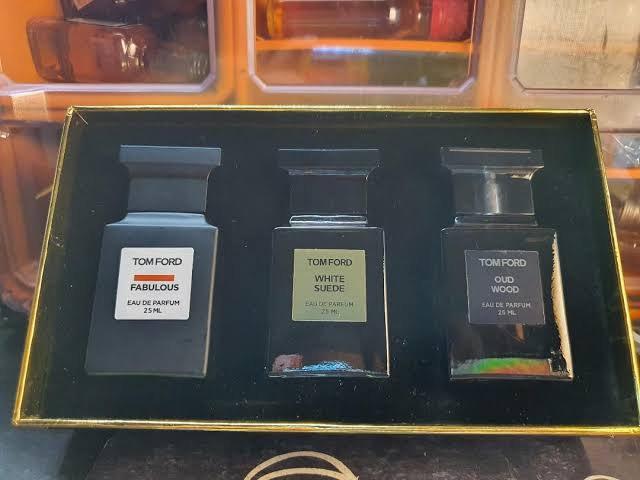 Parfum Tom Ford T Set 3 X 25ml Kesehatan And Kecantikan Parfum Kuku And Lainnya Di Carousell