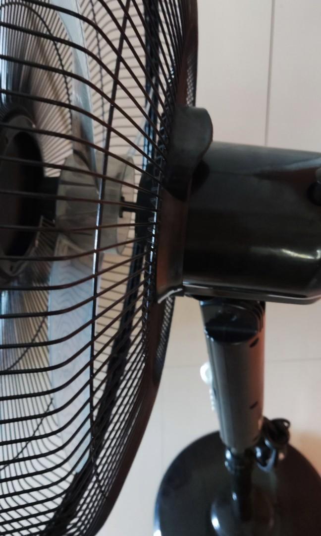 Powerpac 18" big stand fan, Furniture & Home Living, Lighting & Fans ...