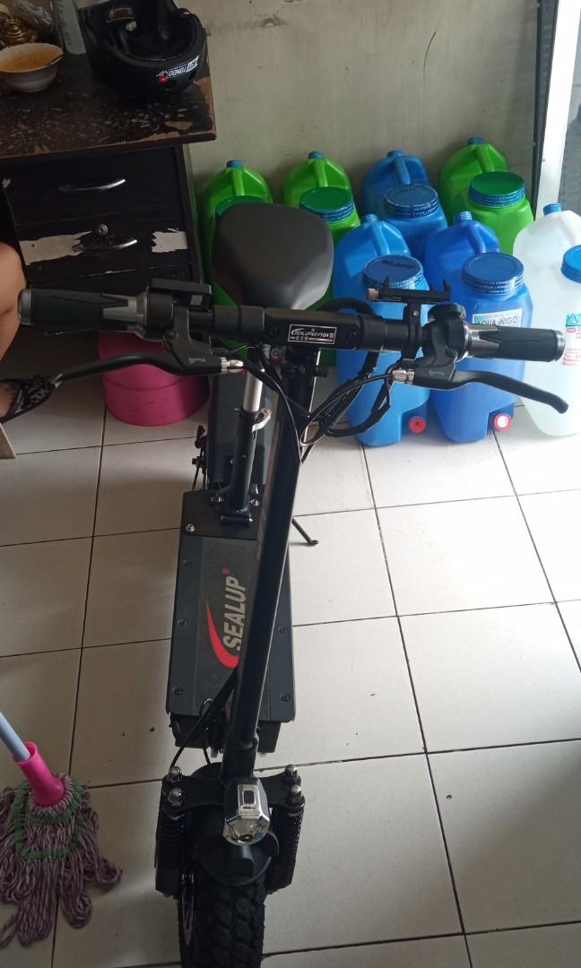 Seal up Q7 electric scooter, Motorbikes, Motorbikes for Sale on Carousell