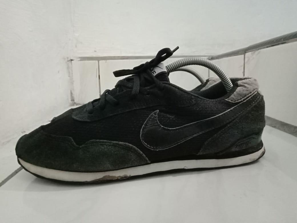 Sepatu nike full black, Fesyen Pria, Sepatu , Sneakers di Carousell