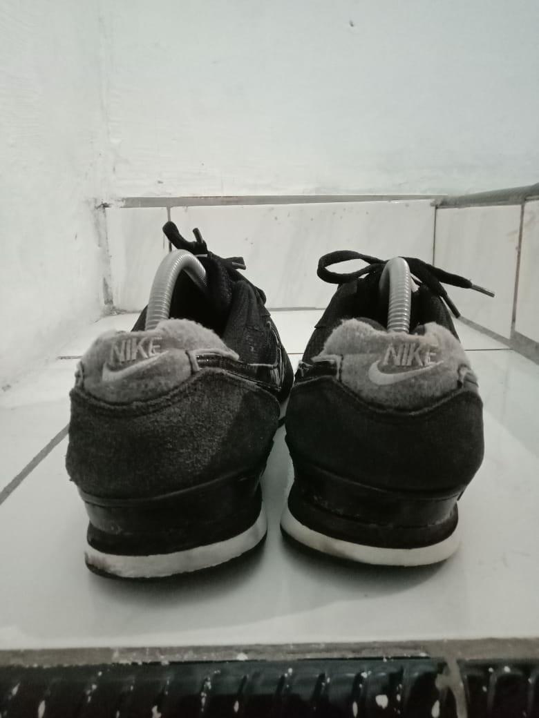 Sepatu nike full black, Fesyen Pria, Sepatu , Sneakers di Carousell