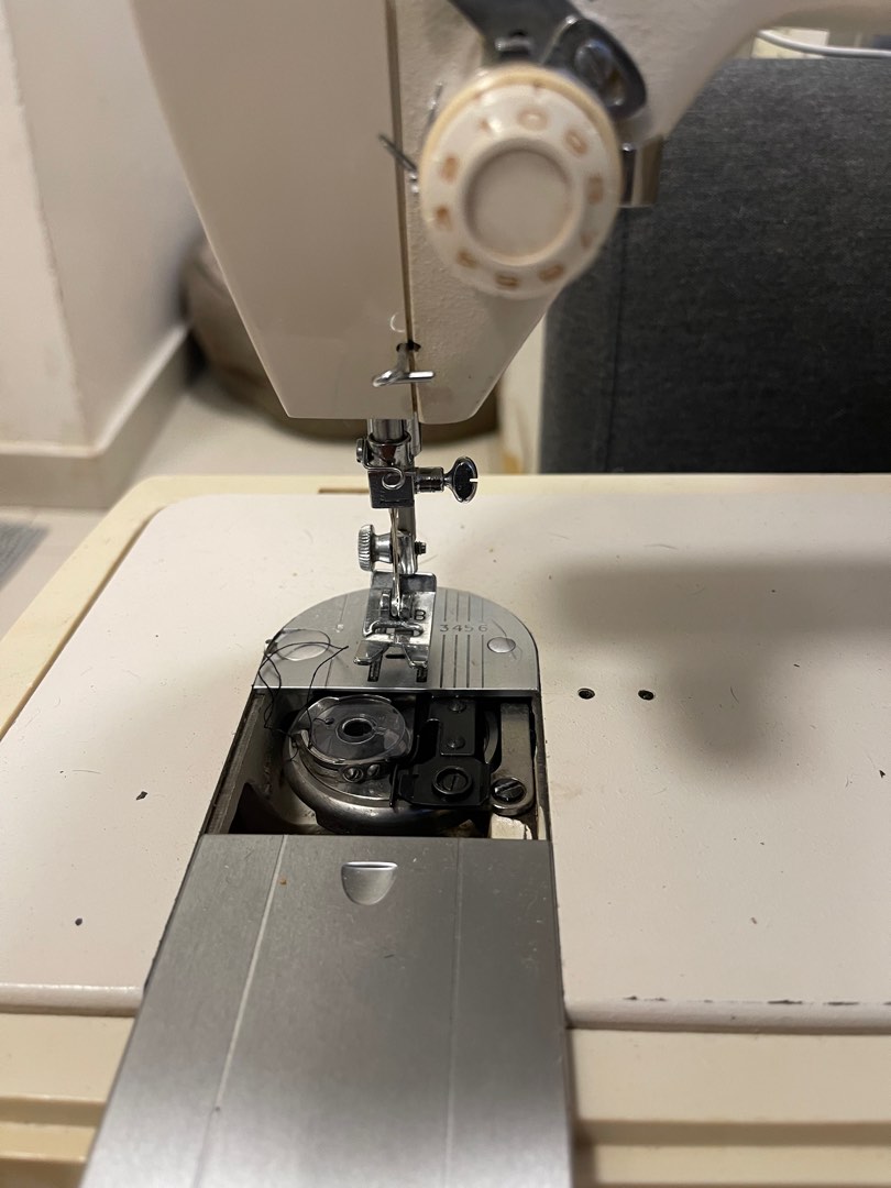 Singer Sewing Machine 247, 家庭電器, 其他家庭電器 - Carousell