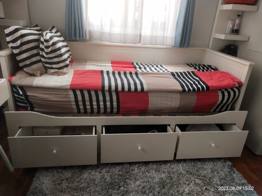 Single Pull out Day Bed with storage drawers - white colour, Furniture ...