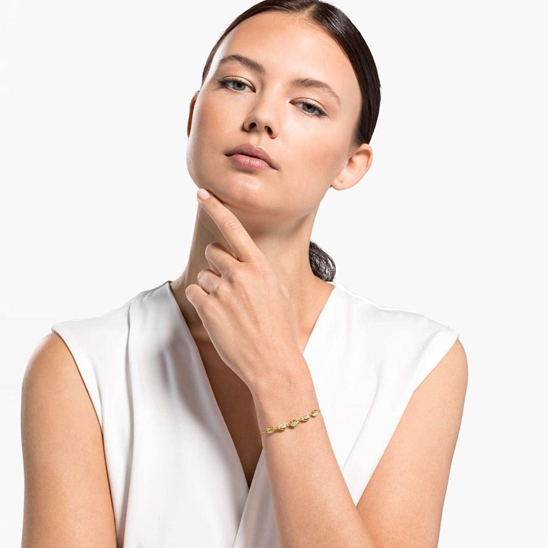 Swarovski Shell Cowrie Bracelet, Women's Fashion, Jewelry & Organisers ...