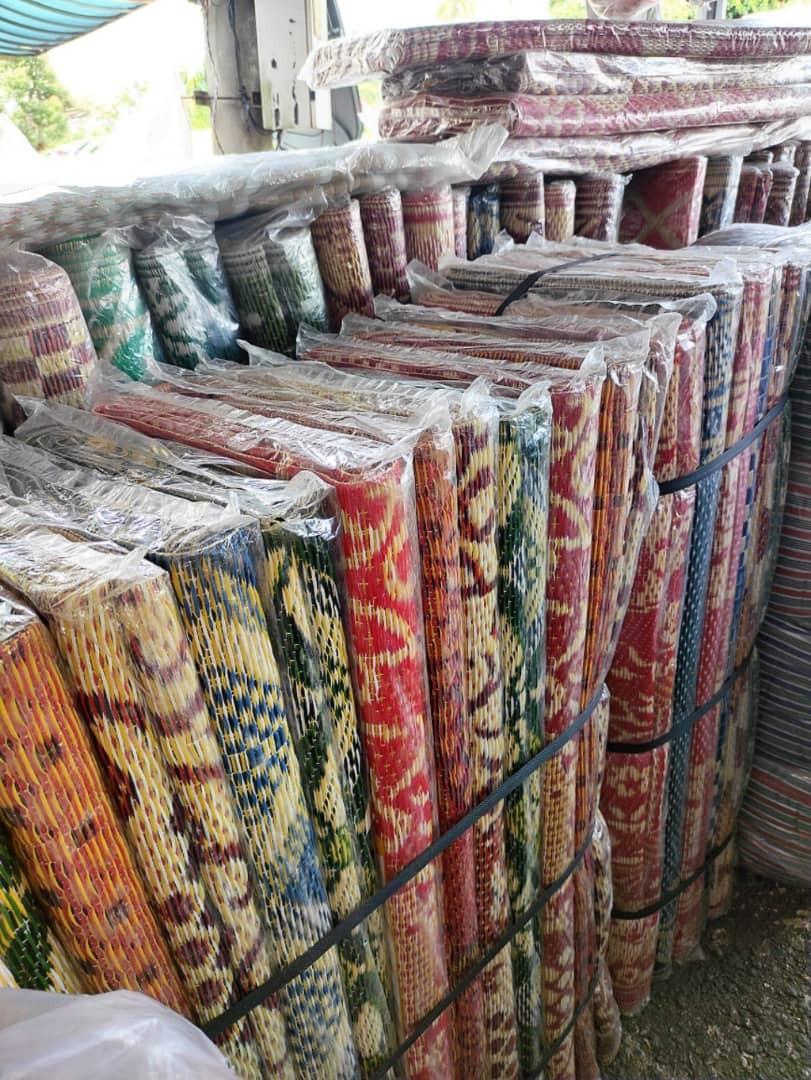 Tikar Lipat Plastik Tebal Bercorak, Furniture & Home Living, Home Decor ...