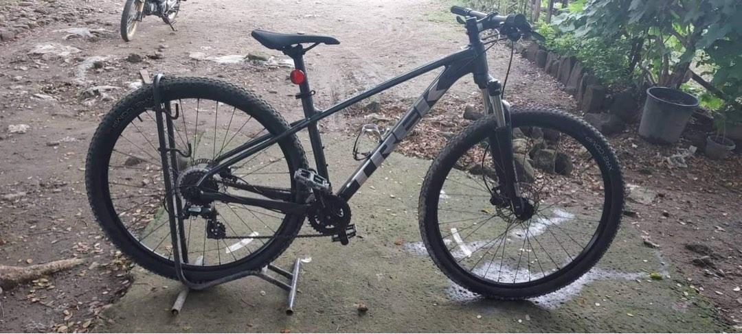 TREK MARLIN 5 - BIKE ORIGINAL, Sports Equipment, Bicycles & Parts, Bicycles on Carousell