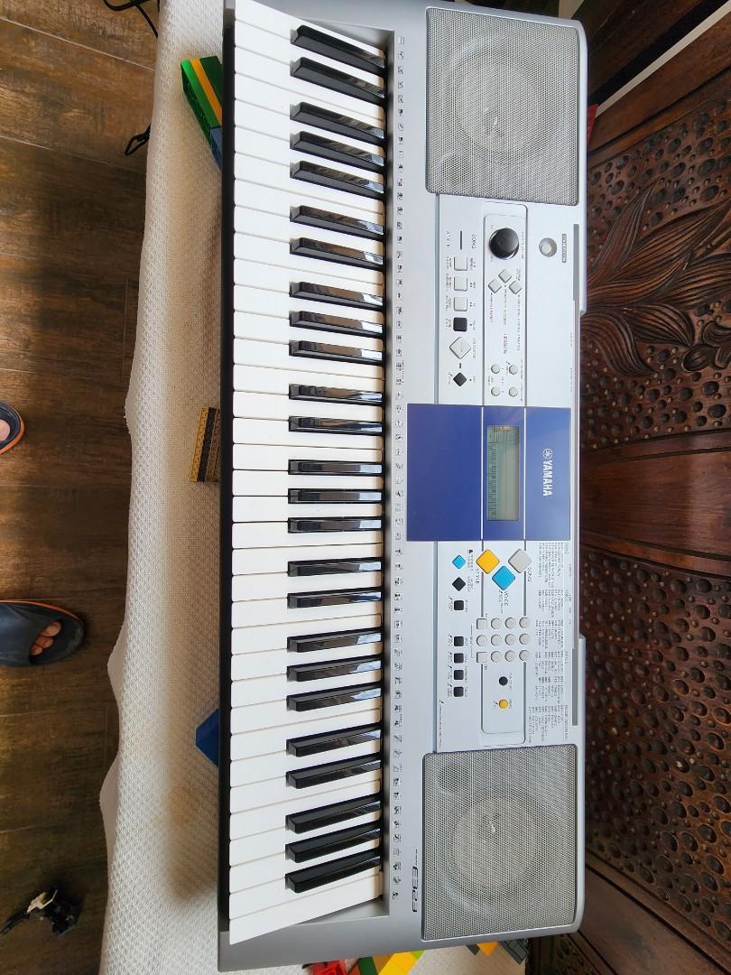 Yamaha PSR-E323, Hobbies & Toys, Music & Media, Musical Instruments on Carousell