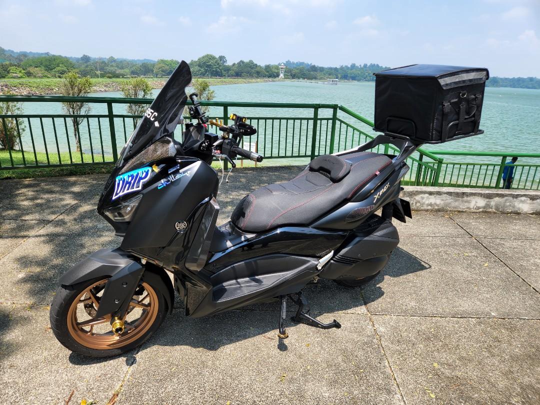 Yamaha Xmax 300 rack with delivery box, Motorcycles, Motorcycle ...