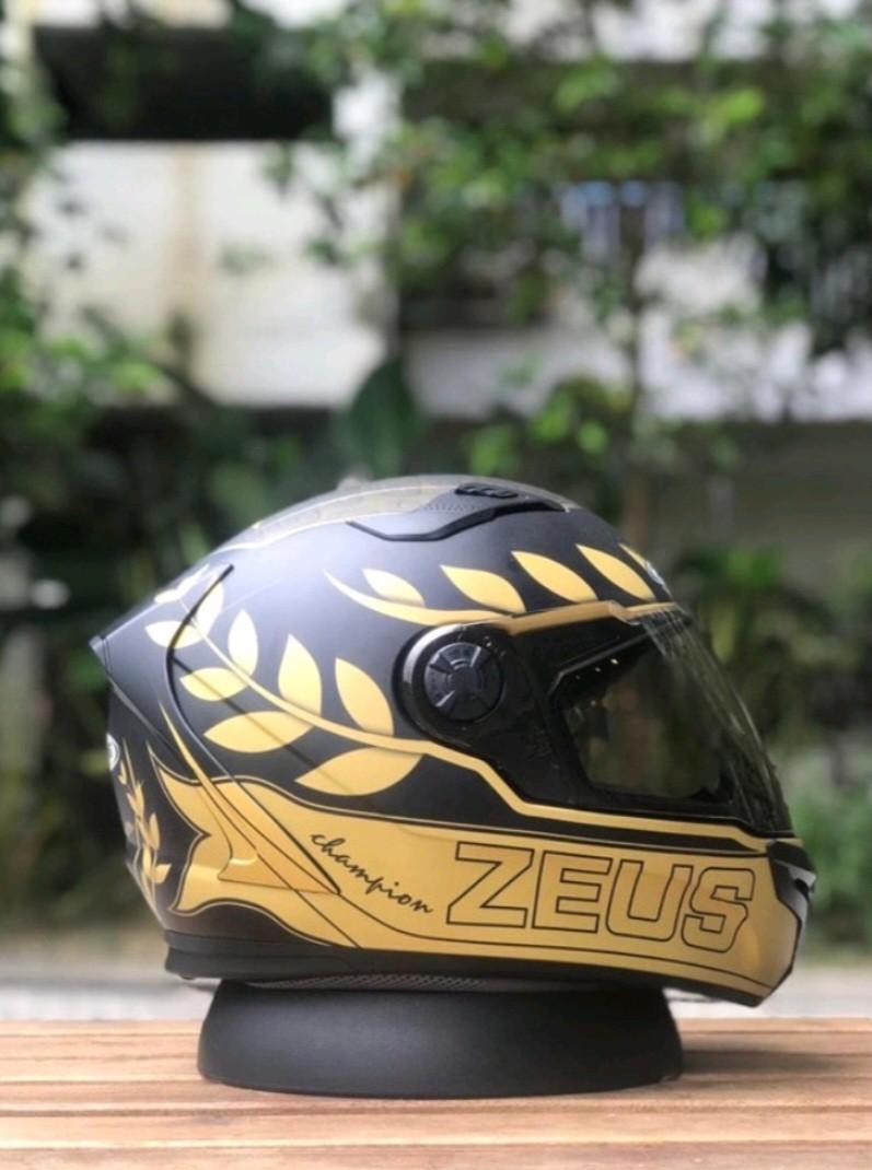 ZEUS Fullface helmet like new, Motorbikes on Carousell