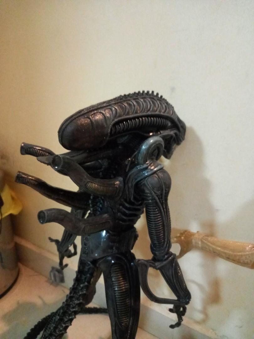 NECA 1/4 scale aliens figure (18 inch tall), Hobbies & Toys ...