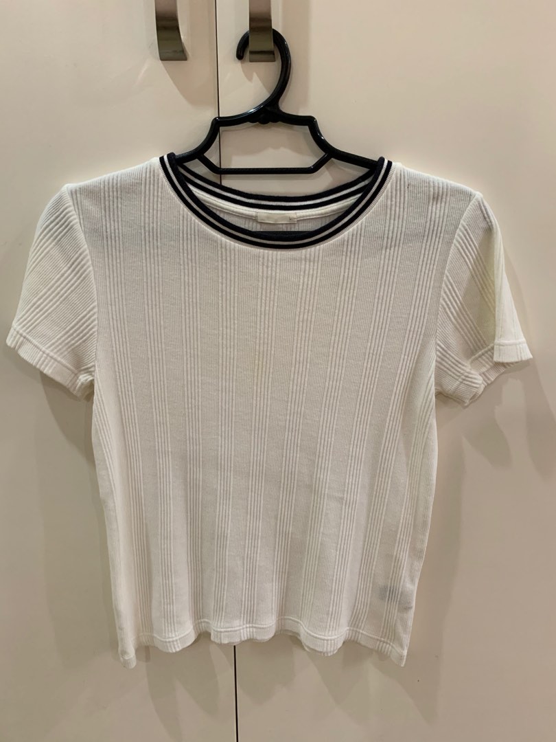 GU white tshirt, Women's Fashion, Tops, Shirts on Carousell