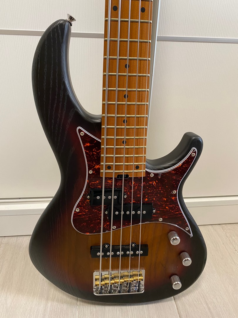 Harley Bento 5 string Bass PJ, 興趣及遊戲, 音樂樂器 & 配件, 樂器 - Carousell
