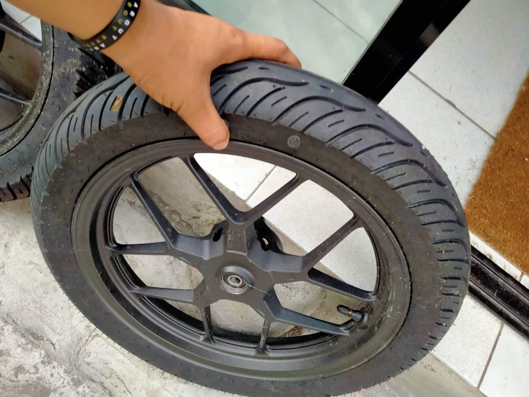 Honda click stock tire/mags 100% thread life, Motorbikes, Motorbike ...