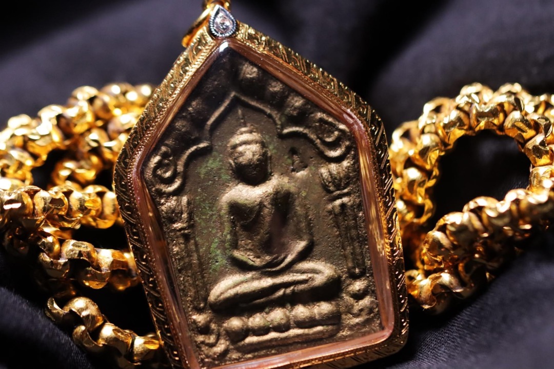 LP Sakorn Wat Nong Krub BE2543 Green Face Khun Paen, Hobbies & Toys ...