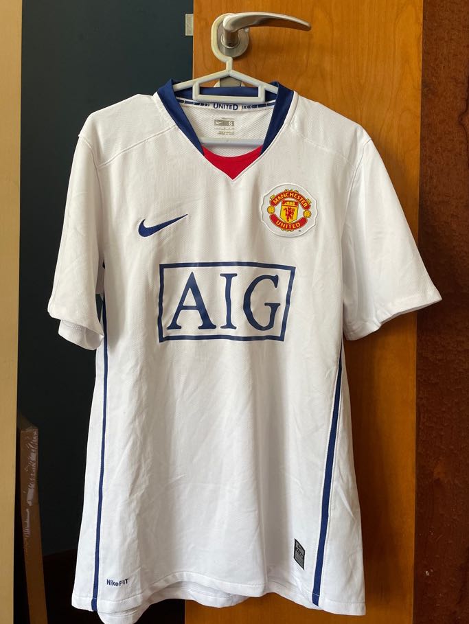 Manchester United White Away Jersey, Men's Fashion, Activewear on Carousell