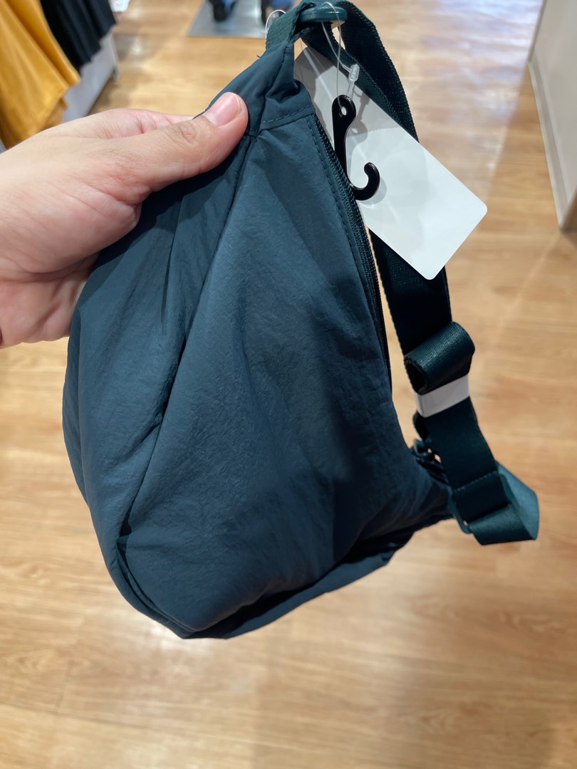 Uniqlo Dumpling Bag, Women's Fashion, Bags & Wallets, Cross-body Bags ...