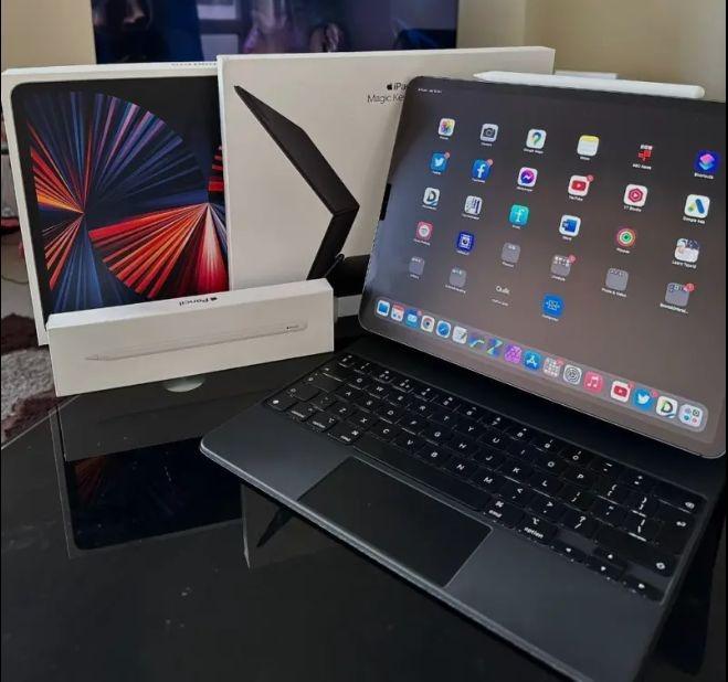 Apple iPad Pro 5th Gen 12.9 256GB + Pen 2 and keyboard, 手提電話, 平板電腦, 平板 ...