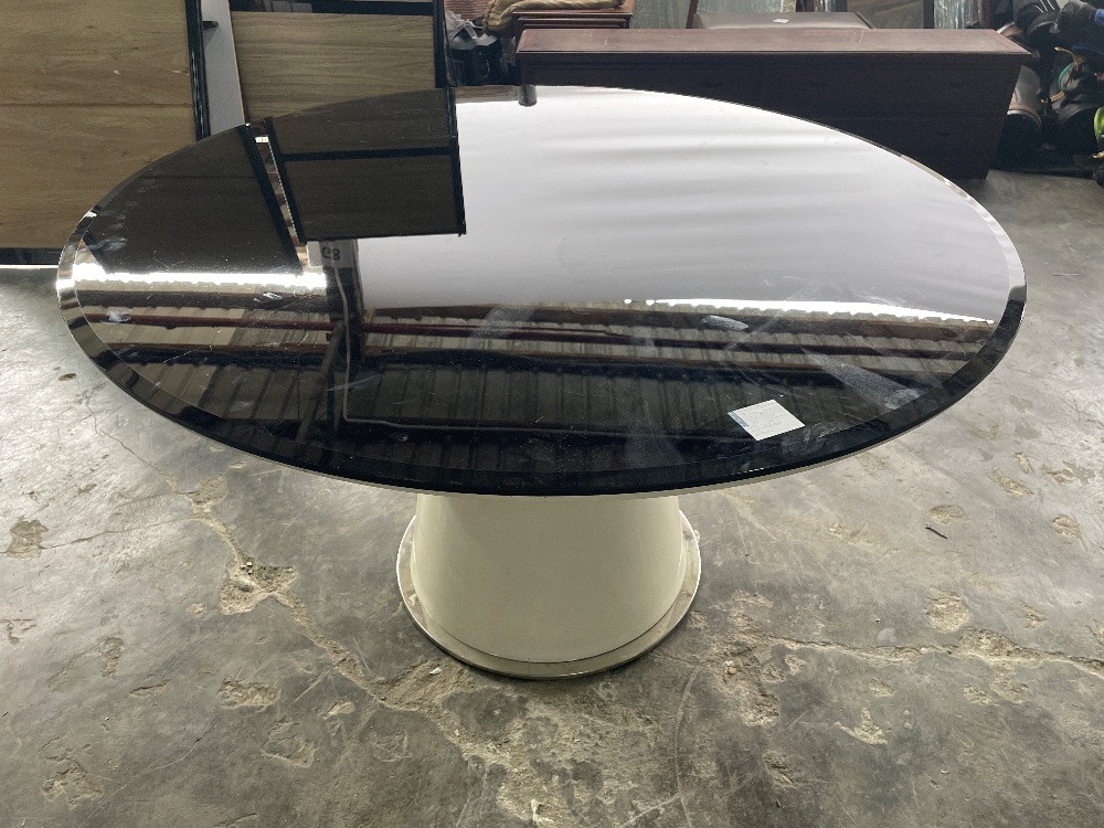 Black Glass-Top Round 5-Seater Dining Table / Meja Makan 5 Tempat Duduk ...