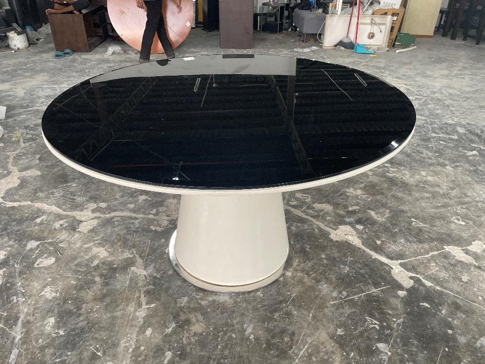 Black Glass-Top Round 5-Seater Dining Table / Meja Makan 5 Tempat Duduk ...