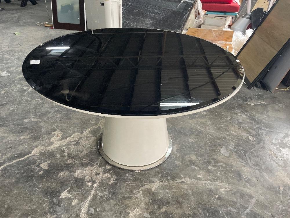 Black Glass-Top Round 5-Seater Dining Table / Meja Makan 5 Tempat Duduk ...