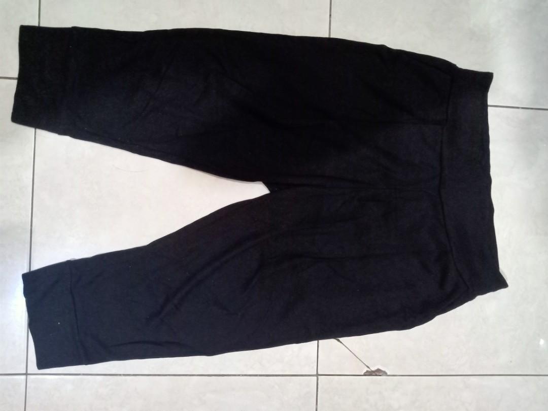 Celana ponggol uniqlo, Fesyen Wanita, Pakaian Wanita, Lainnya di Carousell