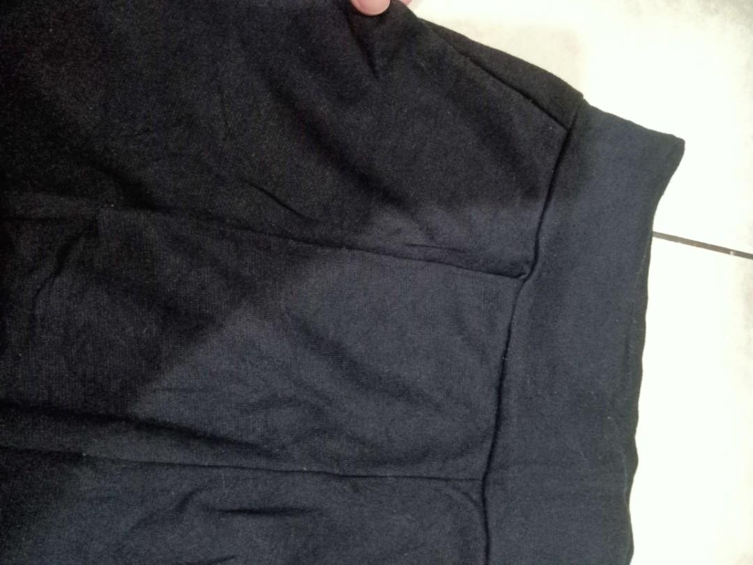 Celana ponggol uniqlo, Fesyen Wanita, Pakaian Wanita, Lainnya di Carousell