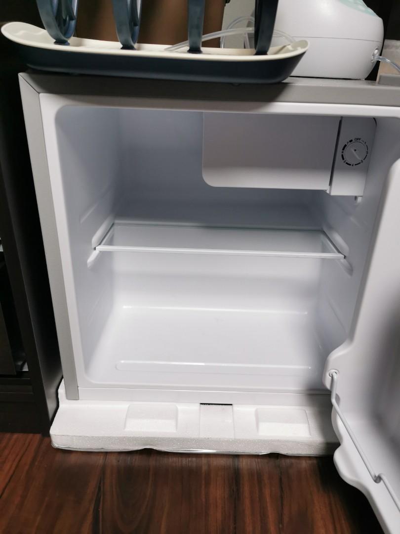 CHiQ Single-door Mini Bar Fridge 46L Non-inverter Low Noise/Less Power ...