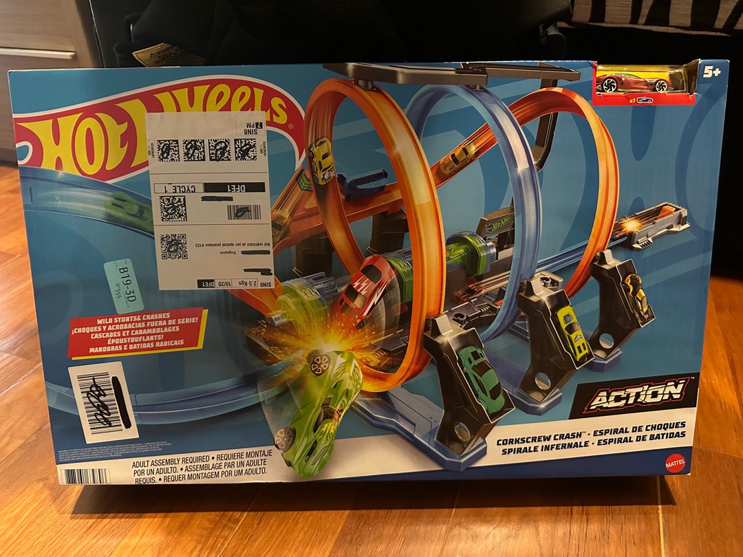 Hot Wheels, Corkscrew Crash, Hobbies & Toys, Toys & Games on Carousell