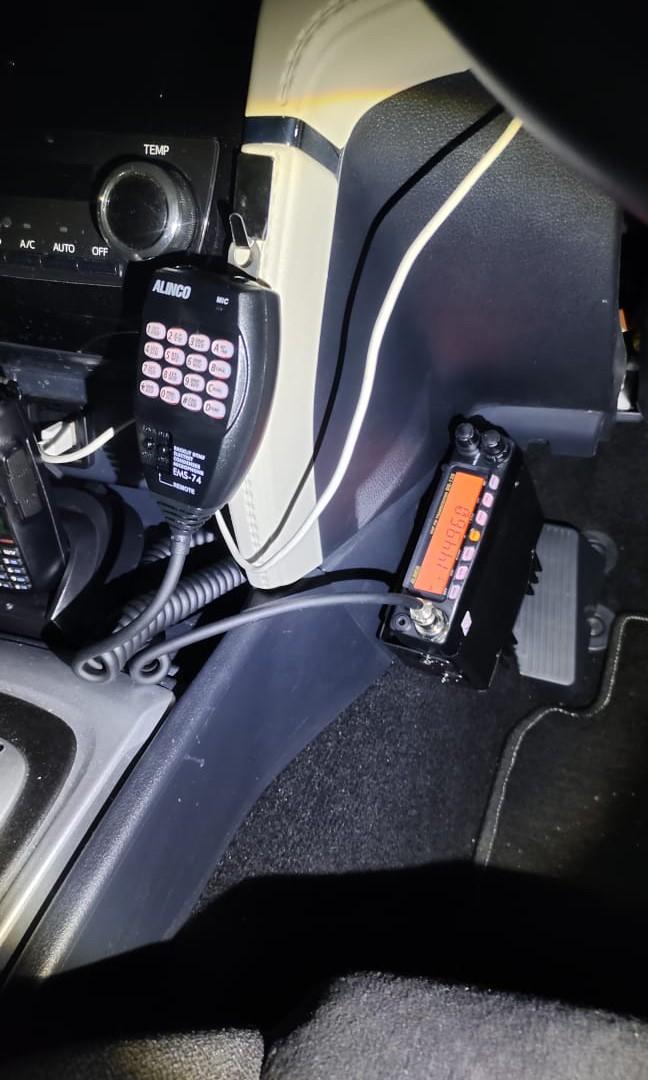 Instalasi Radio Komunikasi RIG HT Setting Antena Handy Talky di Mobil ...