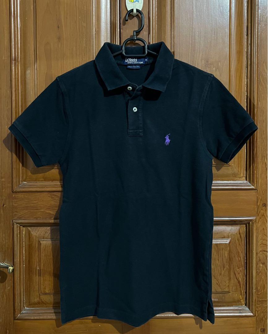 Kaos Polo Berkerah Hitam, Fesyen Pria, Pakaian , Atasan di Carousell