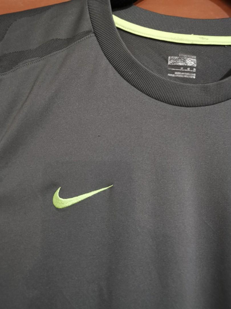 Nike dry fit sando, Men's Fashion, Activewear on Carousell