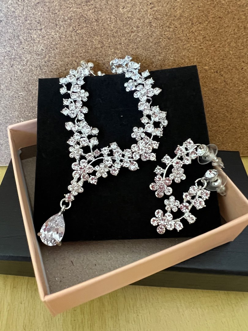 Prop/Fake diamond necklace + earring, Women's Fashion, Jewelry ...