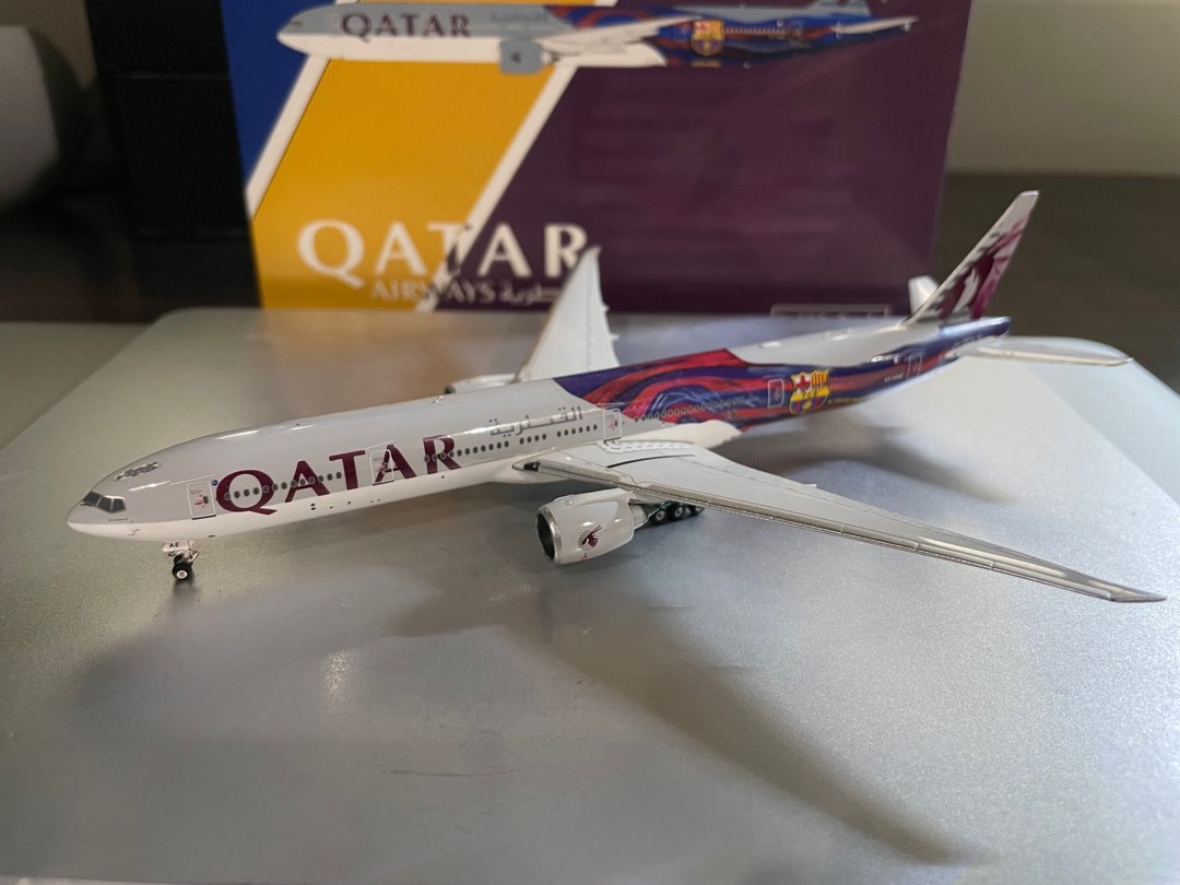 Qatar Airways FCB Livery B777-300ER 1:400 Phoenix Models, Hobbies ...