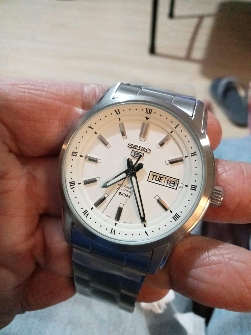 Seiko 6, Men's Fashion, Watches & Accessories, Watches on Carousell