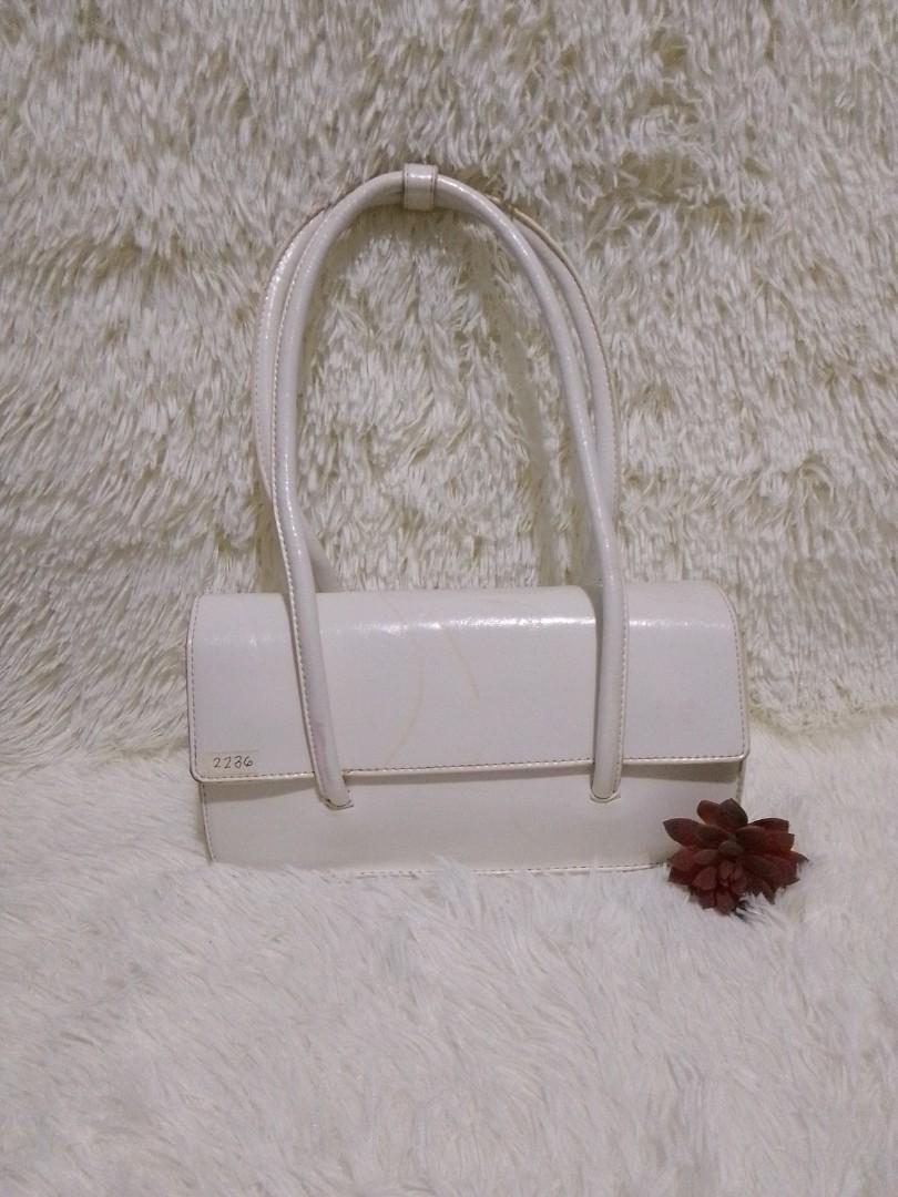 White rectangular stand alone bag, Women's Fashion, Bags & Wallets ...