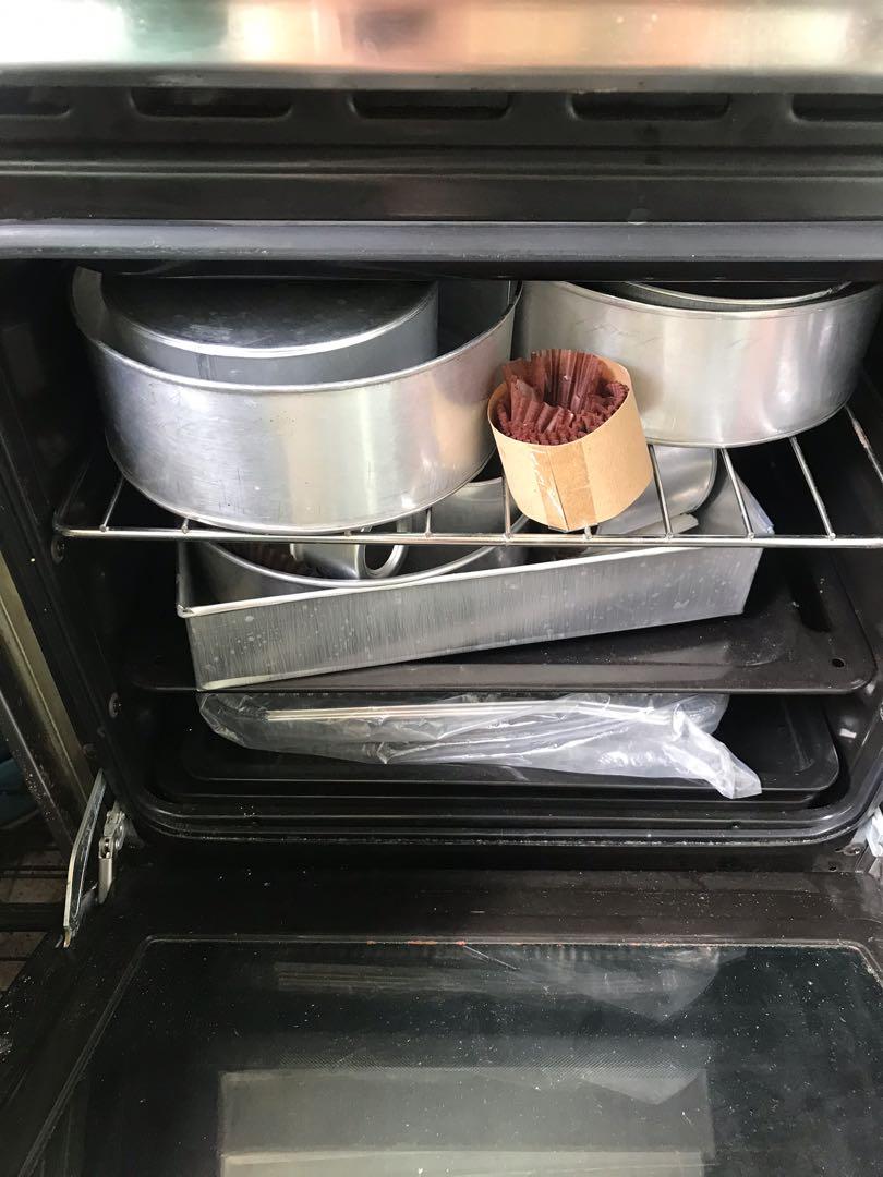 Gas range..White westing house 2 years old, TV & Home Appliances ...