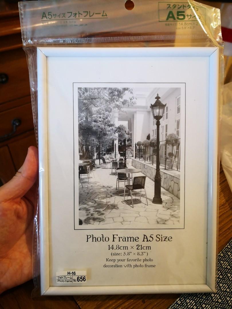 A5 Photo Frame - DAISO Japan, 傢俬＆家居, 家居裝飾, 相架畫作 - Carousell