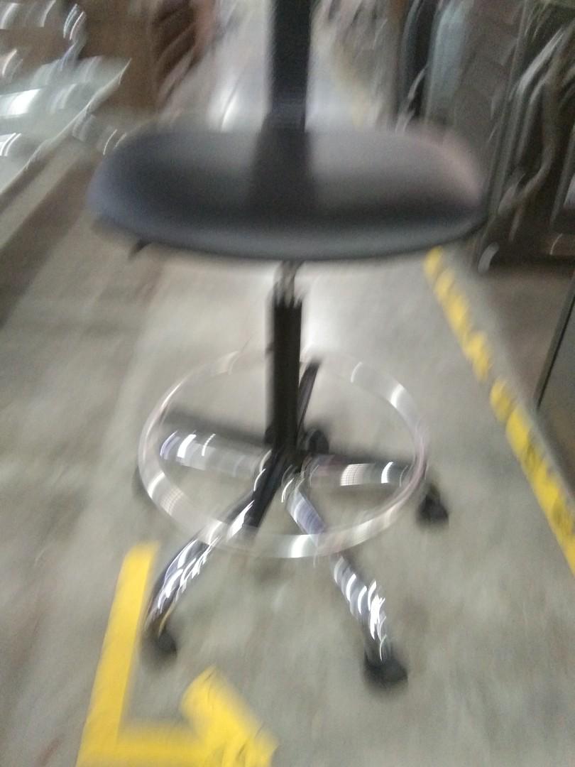 Bank teller chair, Furniture & Home Living, Furniture, Chairs on Carousell