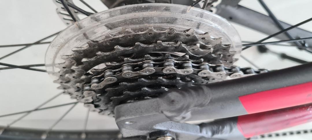 Decathlon Hybrid Bike Riverside 500 9 speed Disc Brake - Grey/Red ...