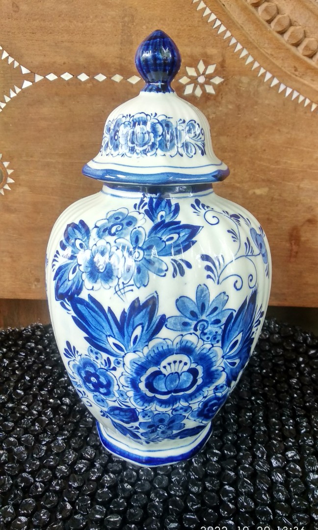 Guci antik blue delft, Antik, Pajangan di Carousell