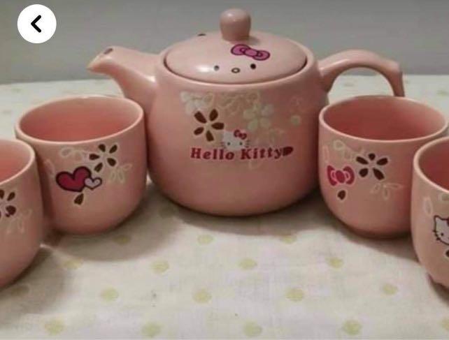 Hello Kitty Tea Set, Furniture & Home Living, Kitchenware & Tableware ...