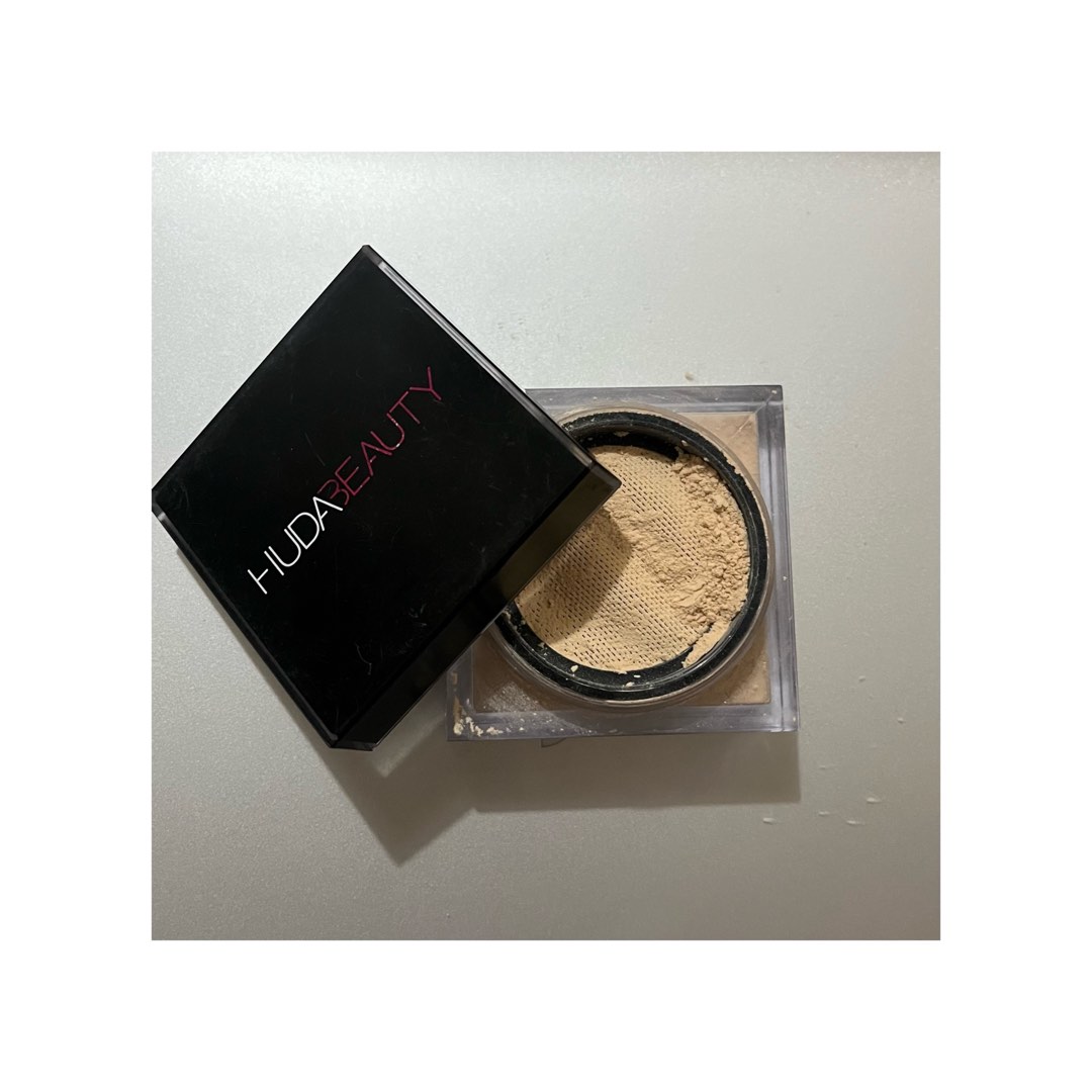 Huda Beauty Loose Powder in Banana Bread, Beauty & Personal Care, Face ...