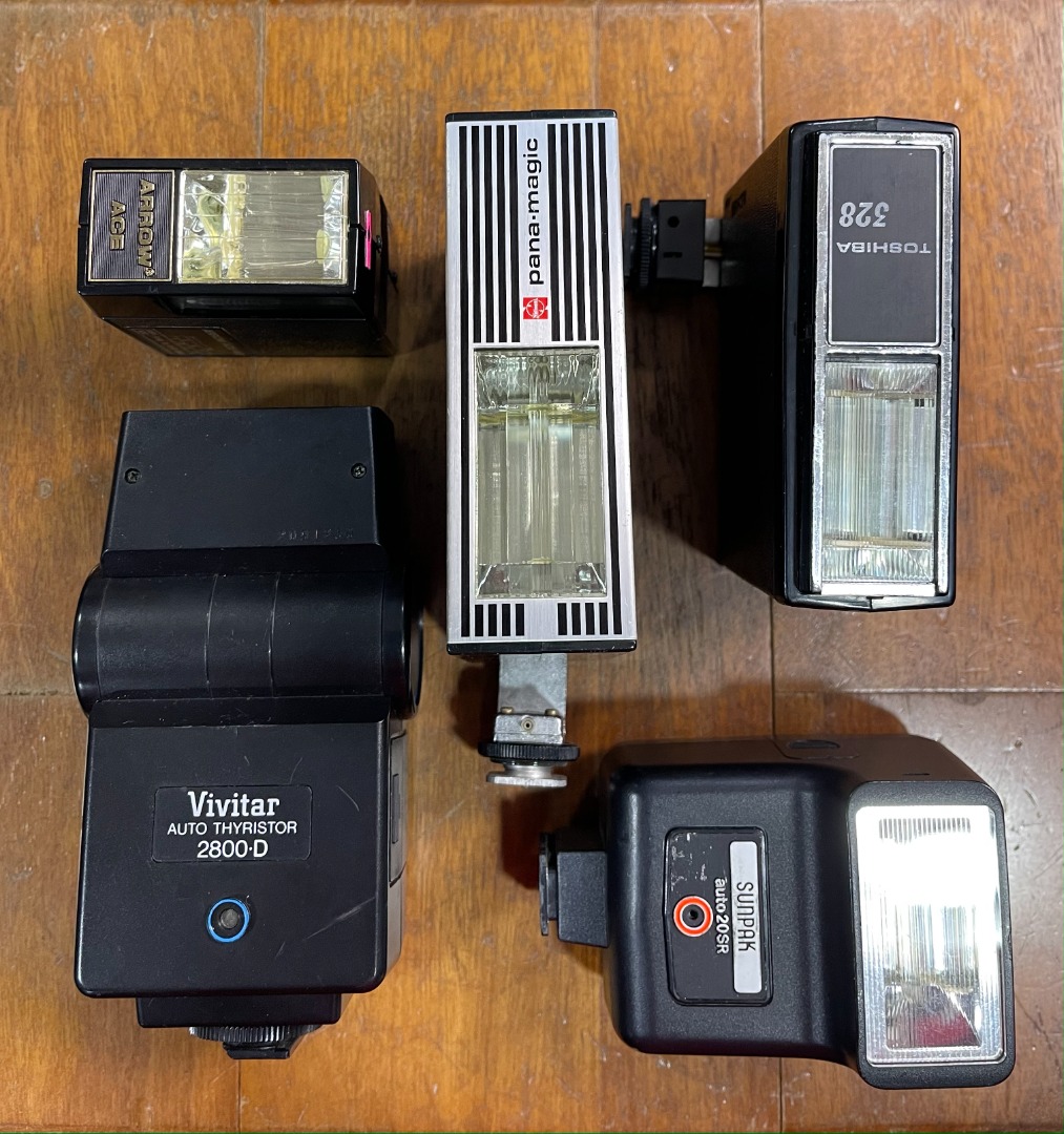 [JUNK] Lot of 5 Speedlight Flashes (Sunpak Auto 20SR/ Arrow Ace-16P/ Toshiba 328/ National Pana ...