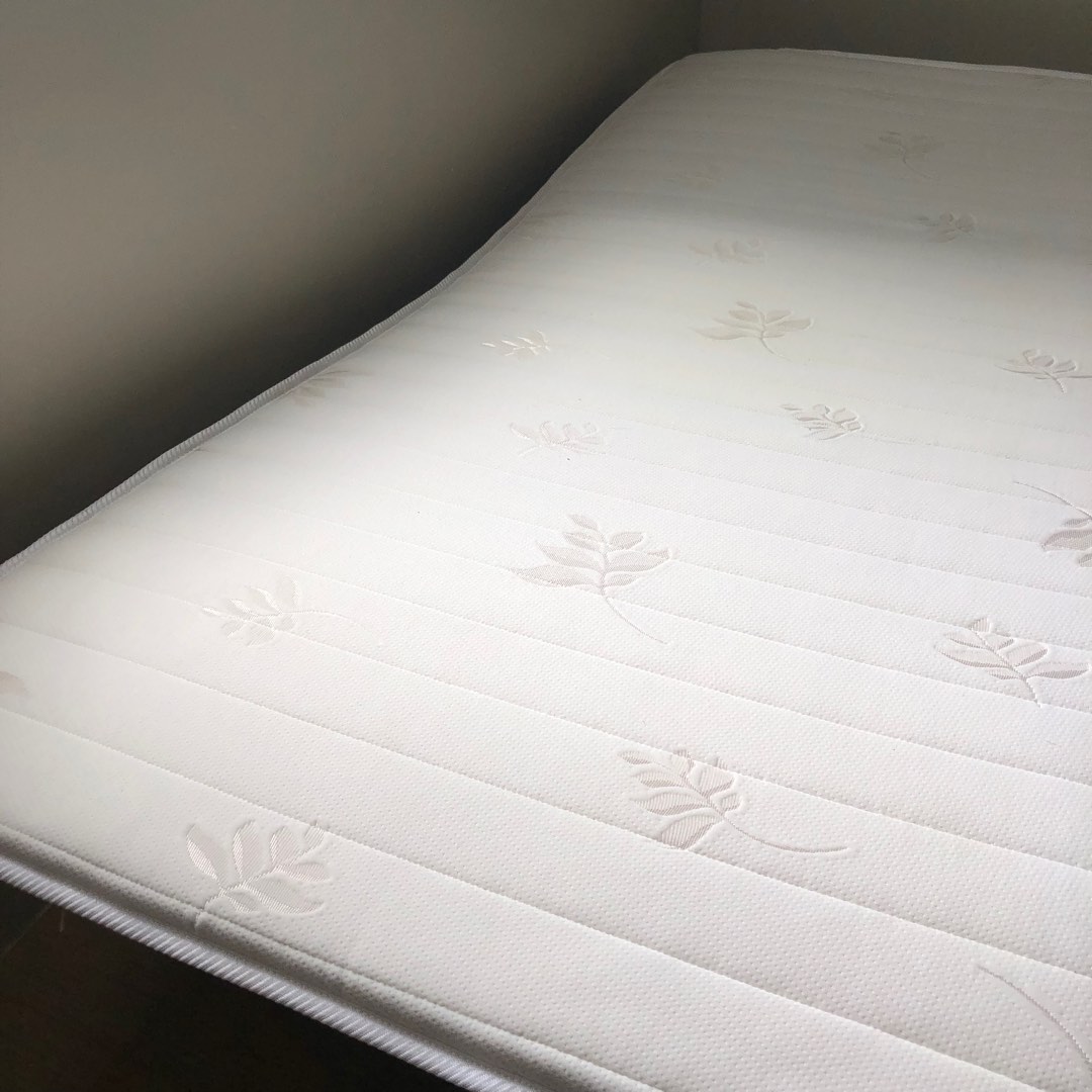 Mandaue Foam Flex Foam Topper, Furniture & Home Living, Furniture, Bed ...