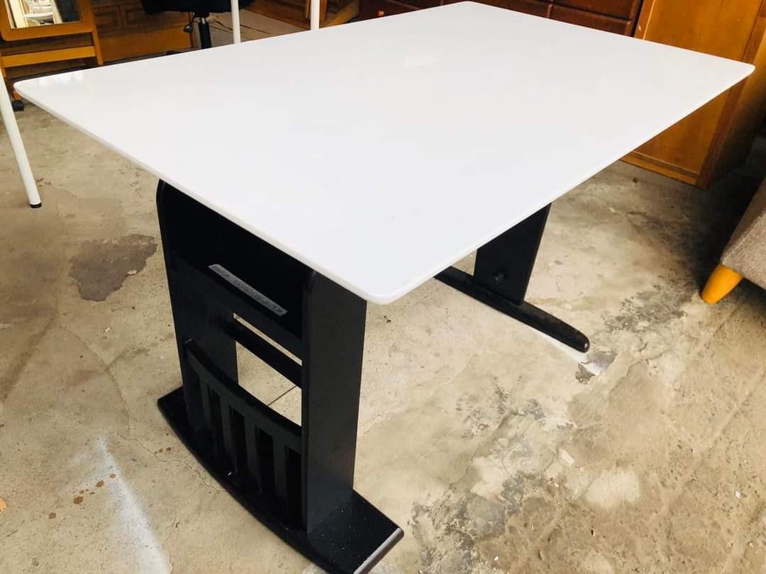 'NITORI' Extendable Dining Table L 35 1/2 (47 1/2)" x W 29 1/2" x H 28 ...