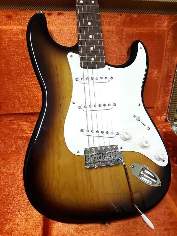 RARE Ian Anderson 57 Stratocaster Slab Board, Hobbies & Toys, Music ...