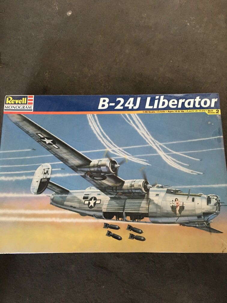 Revell B24J US Heavy Bomber in World War II 1/48 Scale Plastic Model ...