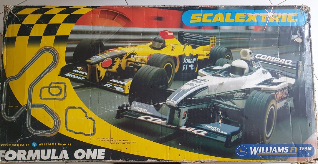 SCALEXTRIC slot-car racing circuit & 8 cars, Hobbies & Toys, Toys ...
